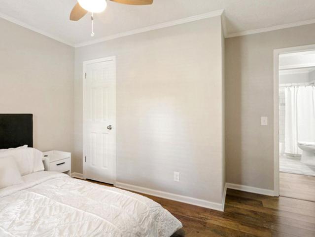Live in Lincoln Homes, a 11 minute walk to bus stop Hollywood Rd NW@1730