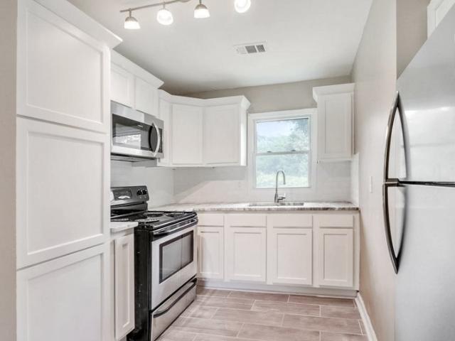 Live in Lincoln Homes, less than a minute walk to