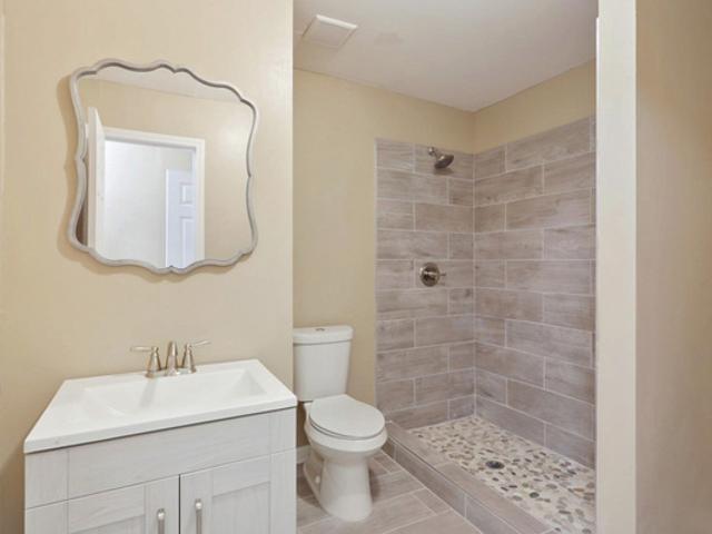 Live in Lincoln Homes, less than a minute walk to bus stop Maldo Dr NW@Argyle Dr NW