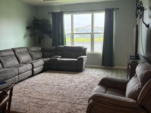 Live in Palm Bay in a Super Large 2 room mini suit