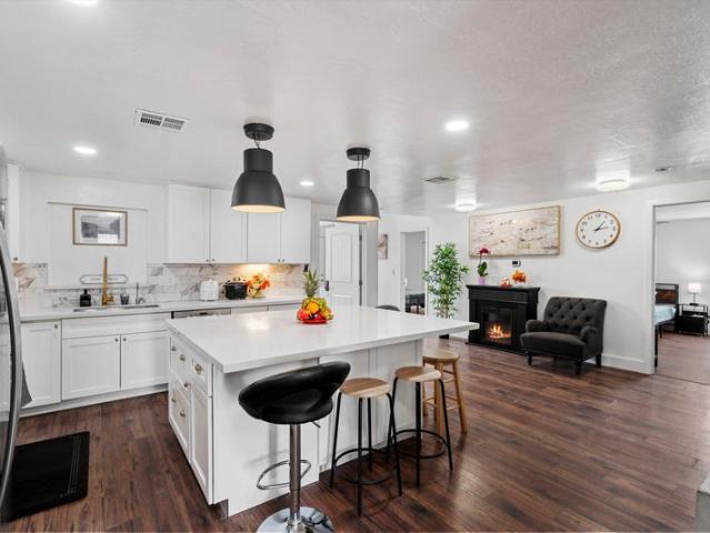 Live in Paradise Valley Oasis, a 2 minute walk to