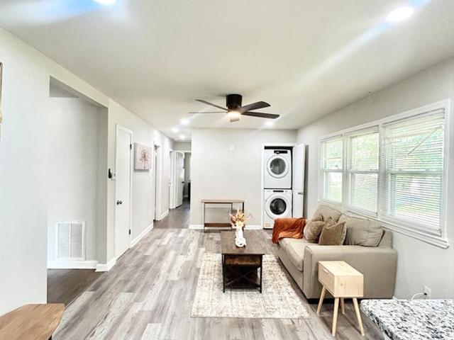 Live in Quiet & Cozy Hidden Valley! minute walk to
