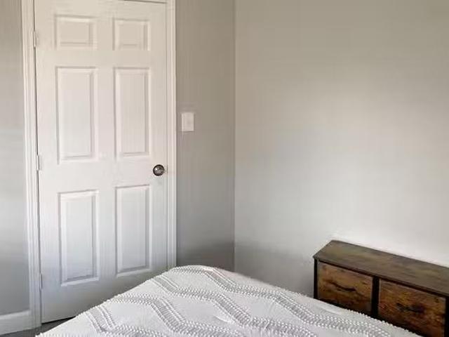 Live in Rosemary Ridge, a 6 mins drive to transit stop Risinge.