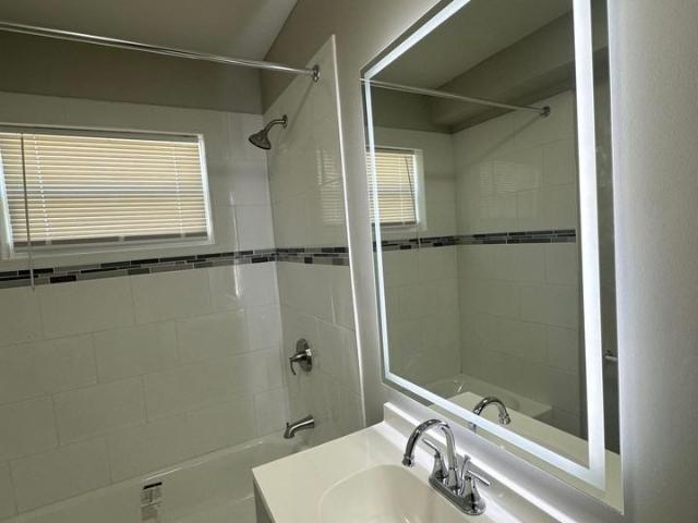 Live in Style at Bellagio East Living I: Convenient and Vibrant Community in Indianapolis 1 Bedroom Apartment for Rent at 7036 E 10th St, Indianapolis, IN 46219 East Gate