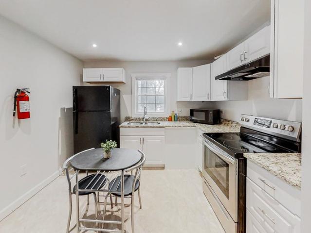 Live in Shoreham Dr, a 3 mins drive to transit sto