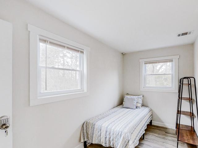 Live in Shoreham Dr, a 3 mins drive to transit stop Riverdale Rd & Kingswood Cir