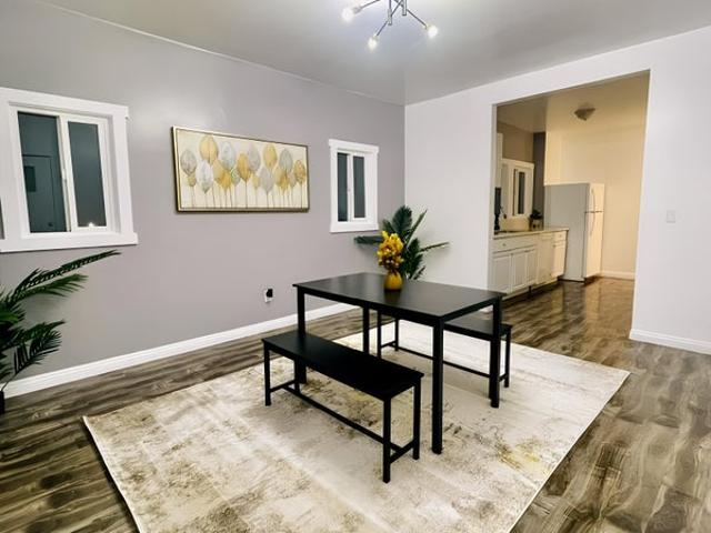 Live in South Los Angeles, a 2 minute walk to tran