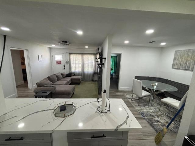 Live in Southeast Houston, a 5 minute walk to tran