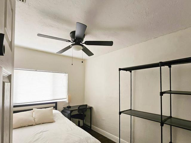 Live in Southwest Orlando close to highway and grocery stores