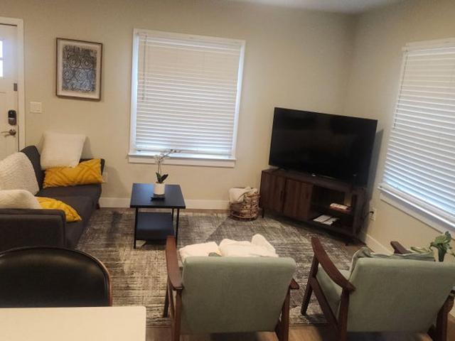 Live in Tacoma, a 2 minute walk to transit stop 11