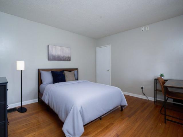 LIVE IN THE CITY Steps from Marta! Spacious + Coz