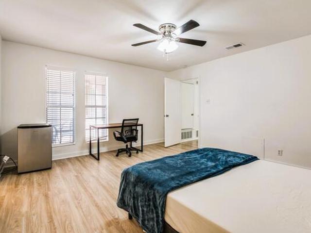 Live in the heart center of Plano near Frisco