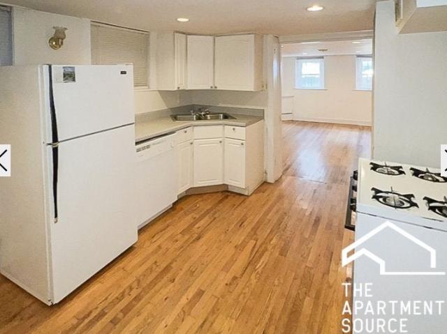 Live in this gorgeous Lakeview apartment!
