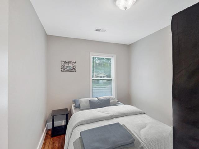 Live in Venetian Hills, less than a minute walk to transit stop Campbellton Rd SW & Lorenzo Dr SW
