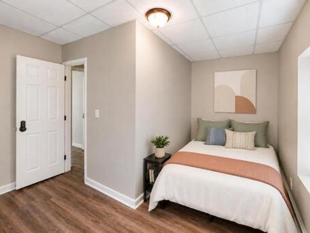 Live in Venetian Hills, less than a minute walk to transit stop Campbellton Rd SW & Lorenzo Dr SW
