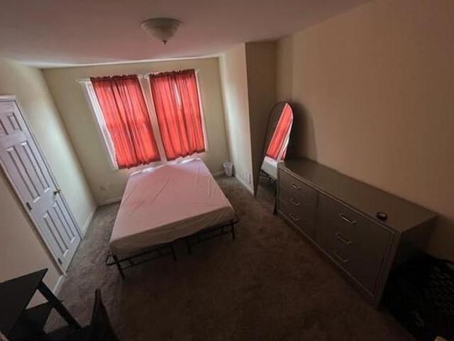 Live in west oak lane, less than a mile from Cheltenham mall Plaza