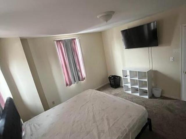 Live in west oak lane, less than a mile from Cheltenham mall Plaza