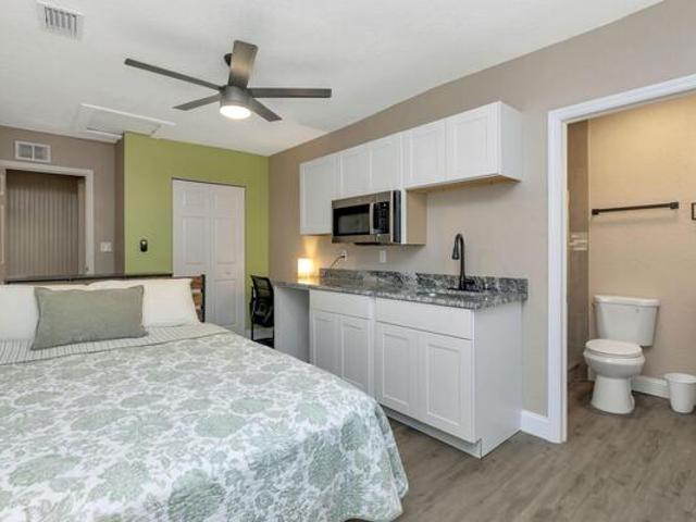 Live in Wildwood Heights | ‍ 2 Min Walk to Transit