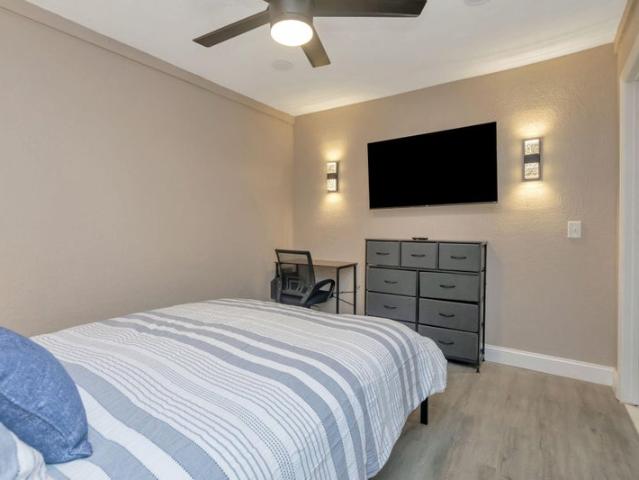 Live in Wildwood Heights | ‍️ Min Walk to Trans