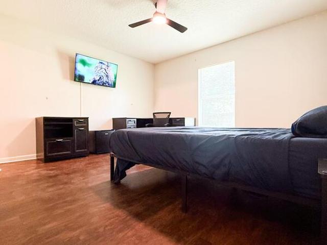 Live in Woodland Acres!
