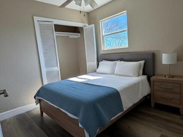 Live right by the ocean view. Take your jet skies and enjoy a beautiful city!