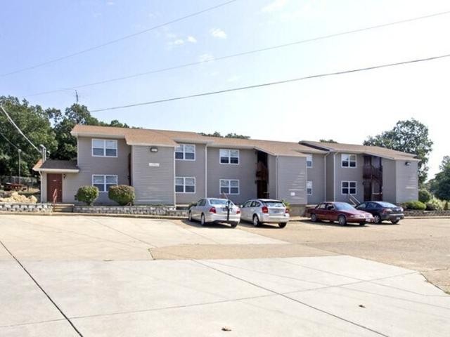 Live your best life in St. Clair at 1040 Plaza Ct. 1 Bedroom Apartment for Rent at 1040 Plaza Ct N, Saint Clair, MO 63077