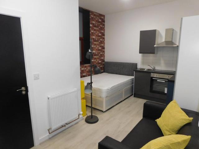 Liverpool city centre Studio with bills inc