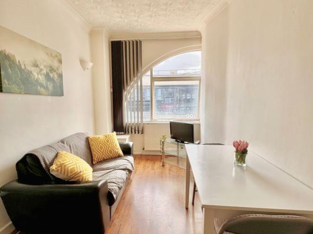 Liverpool L1, 2 bed flat to rent, £1,300 pcm | PrimeLocation
