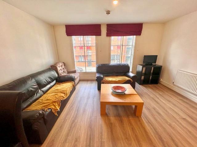 Liverpool L3, 3 bed flat to rent, £1,850 pcm | PrimeLocation