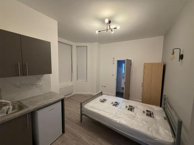 Liverpool Road, Thornton Heath, Croydon CR7, Studio to rent, £1,000 pcm | PrimeLocation