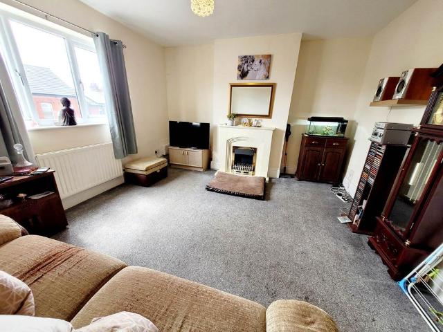 Liverpool Road, Irlam 3 bed flat to rent £1,050 pcm £242 pw