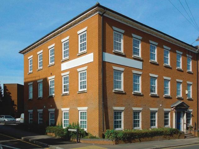 Liverpool Road, Luton LU1 1 bed apartment to rent £1,050 pcm £242 pw
