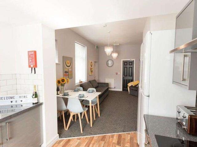 Liverpool Road Room 4