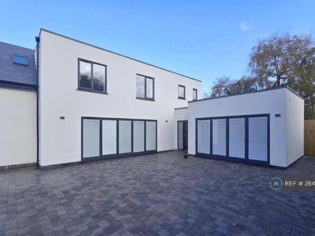 Liverpool Road, Southport, PR8 3 bed detached house to rent £2,495 pcm £576 pw