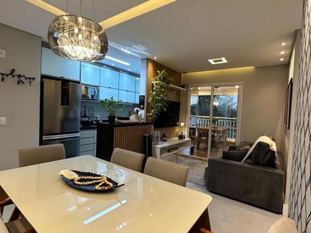 Living Moovie Cyrela de 74 metros com planejados 3 dormitórios e 2 vagas