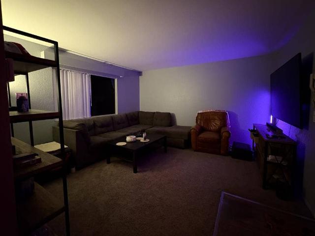 LIVING ROOM RENTING