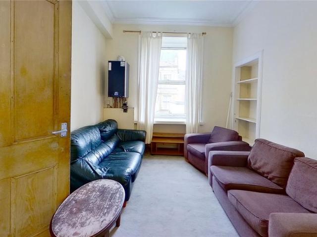 Livingstone Place, Edinburgh, EH9 3 bed flat to rent £1,900 pcm £438 pw