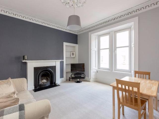 Livingstone Place, Marchmont. 2 bed flat to rent £1,725 pcm £398 pw