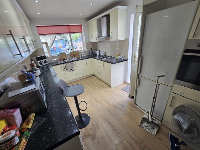 Livingstone Road, Thornton Heath, Greater London CR7, 4 bed shared accommodation to rent, £2,300 pcm | PrimeLocation