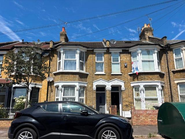 Livingstone Road, Walthamstow E17 2 bed flat to rent £2,000 pcm £462 pw