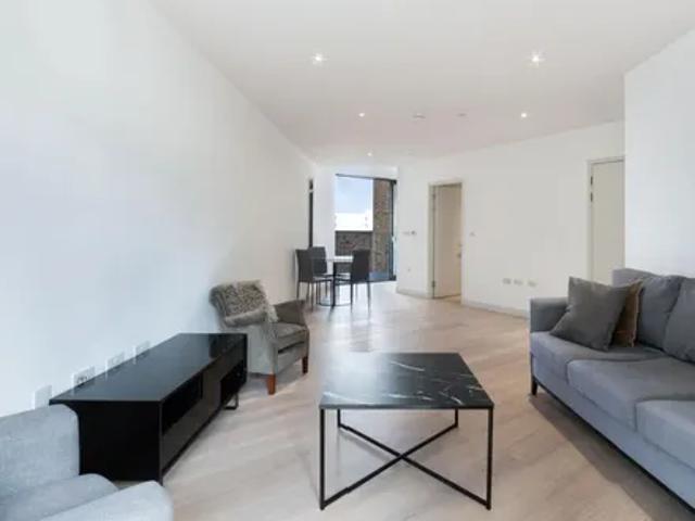 ljuba, Royal Crest Avenue, London, E16 2PY, United Kingdom | 2 bed house for rent #167585854 | Rentberry