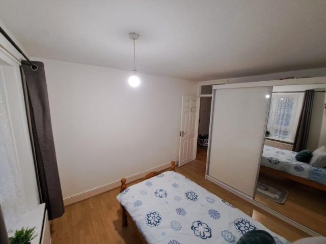 Lomas Street, London E1, Room to rent, £950 pcm | PrimeLocation