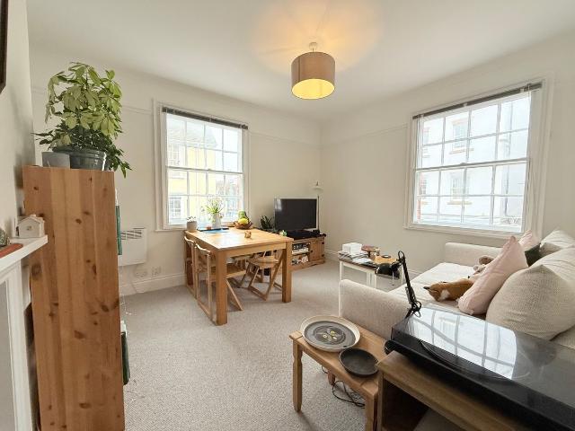 Lombard House, Lombard Street, Abingdon On Thames, Oxfordshire OX14, 2 bed flat to rent, £1,300 pcm | PrimeLocation