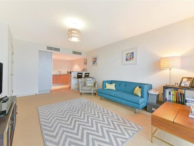 Lombard Road, London, SW11 1 bed apartment to rent £3,000 pcm £692 pw