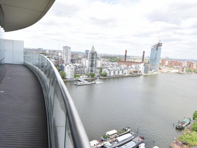 Lombard Road, LONDON SW11 2 bed apartment to rent £3,300 pcm £762 pw