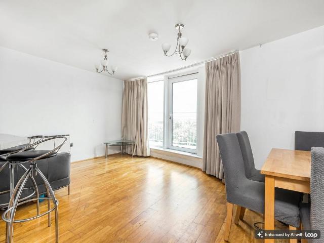 Lombard Road, London SW11 2 bed flat to rent £2,850 pcm £658 pw