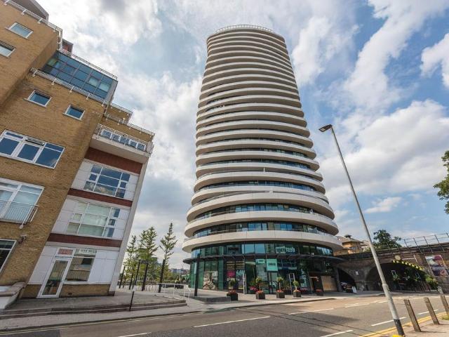 Lombard Wharf, Battersea Square. 2 bed flat to rent £3,600 pcm £831 pw