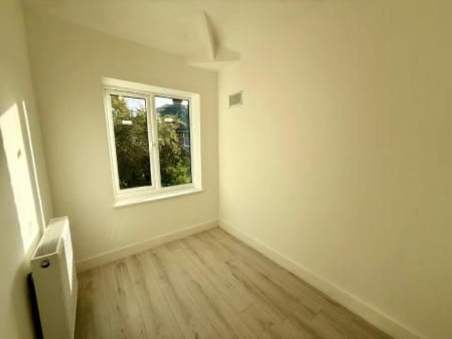 Lombardy Grove, Meir, ST3