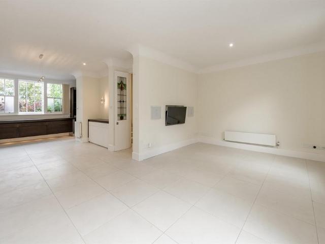 Lombardy Place, London, W2 4 bed house to rent £5,599 pcm £1,292 pw