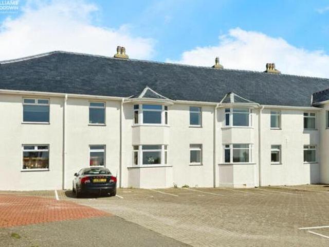 Lon Isallt, Trearddur Bay, 2 Bedroom Flat